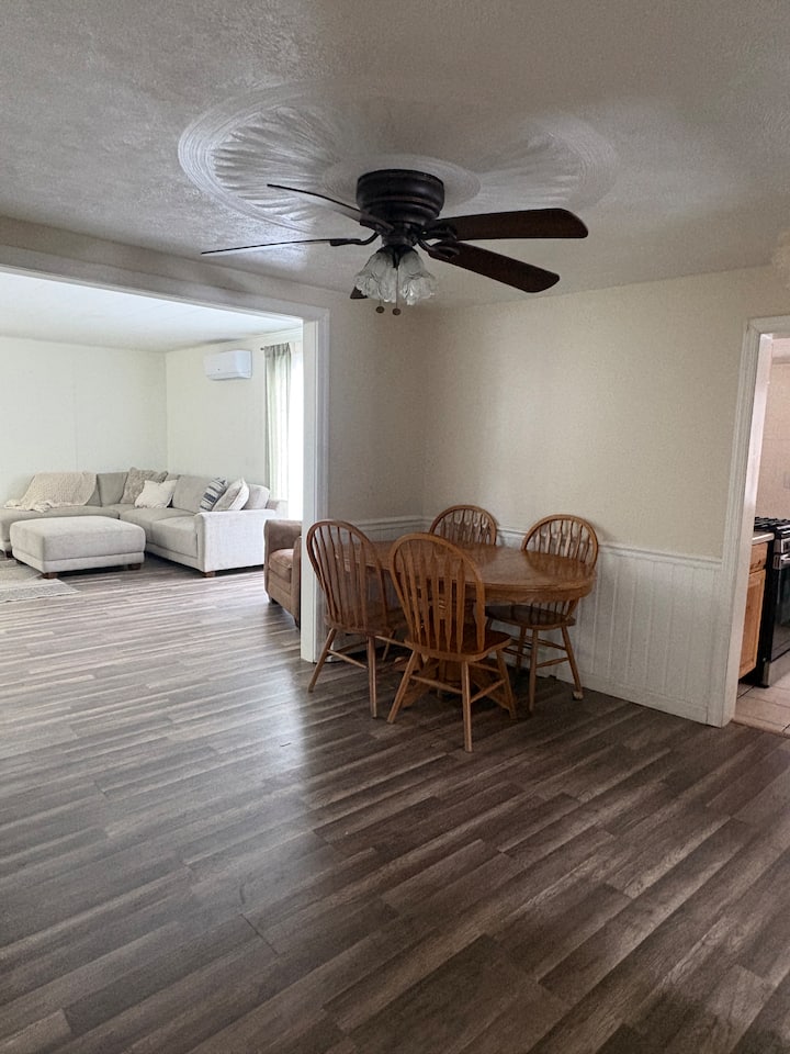 Cozy Home In Quiet Greenwood Neighborhood - Altoona