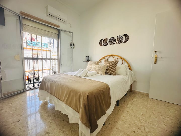 Habitación Suite Luminosa Con Llave Y Balcón. - Séville