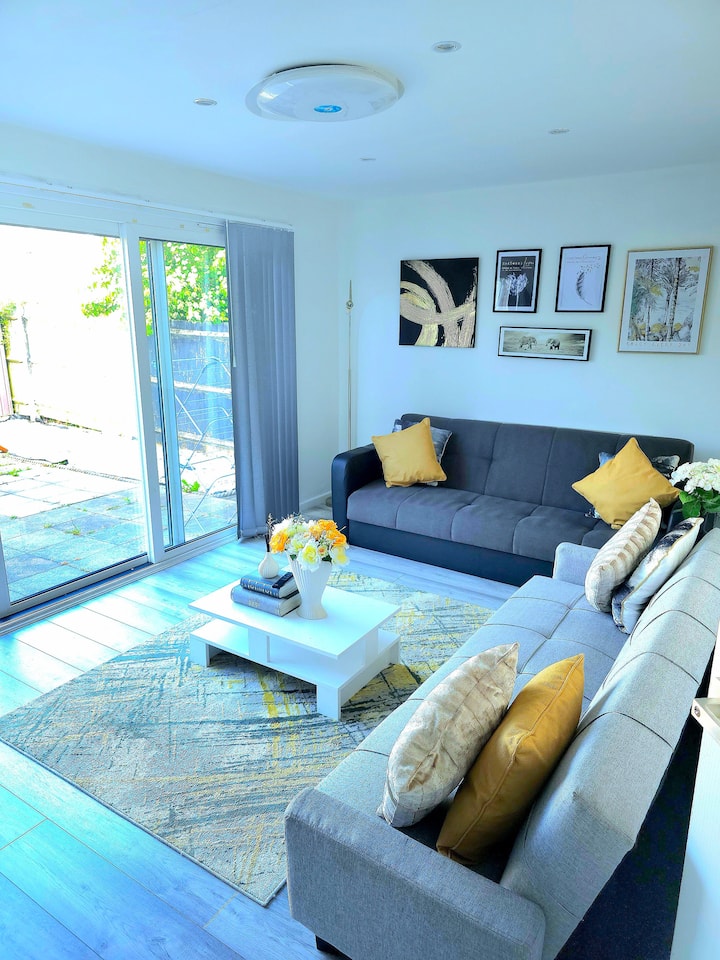 Large Modern Home/private Parking/garden/fast Wifi - Chatham