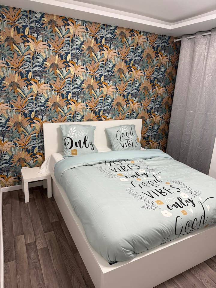Studio Blue & Floral Proche Gare Du Bourget - Drancy