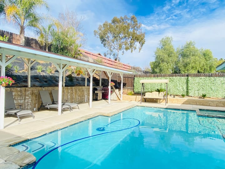 Cozy 3 Bedrooms Home Pool & Spa - Moreno Valley, CA