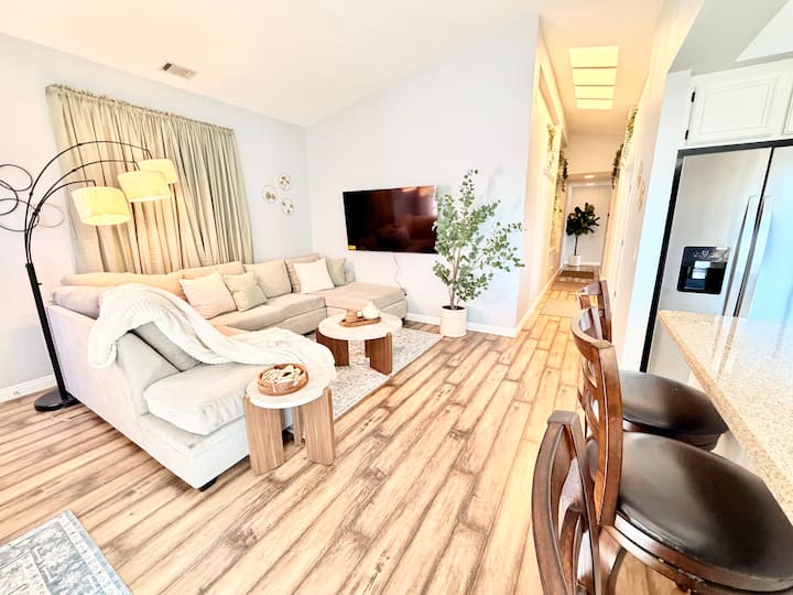 Cozy 3 Bedrooms Home Pool & Spa - Moreno Valley, CA