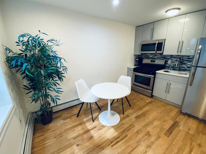 Cozy 1 Bedroom Apt In Historic Townhouse - The Bronx, NY