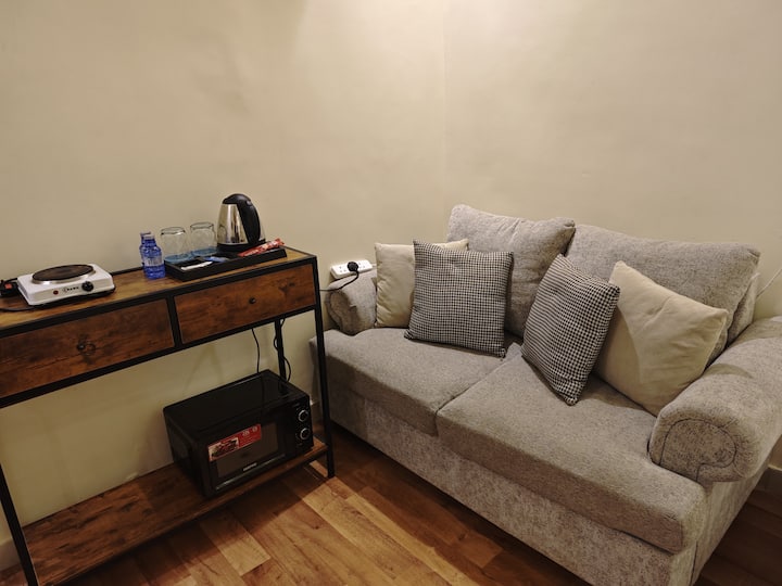 استديو هادئ خلف Kafd - Riad