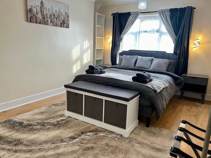 Luxurious Home Near Lhr - Surbiton
