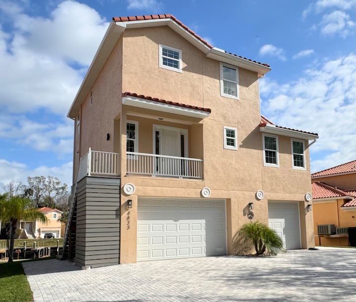 The River House 4/3.5 Boat Slip Kayaks - Homosassa, FL