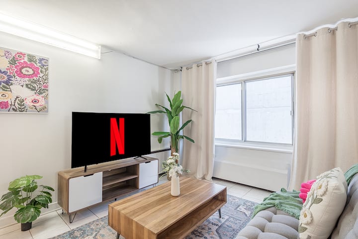 Bright Downtown Unit | Dinning, Concordia & Metro. - Montreal