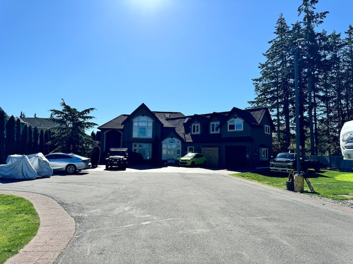 Exclusive South Hill Apartment - Puyallup, WA