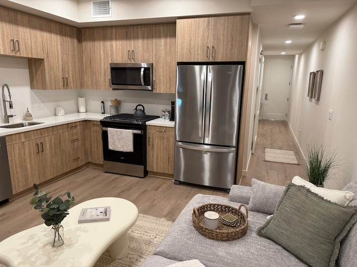 New Modern Luxury 1b1b In Hollywood With Pool - West Hollywood
