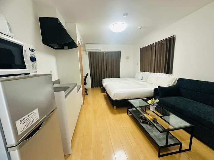 【国際通りまで徒歩5分！牧志公設市場すぐ】暮らすような滞在「dxツインルーム」キッチン・洗濯機完備 - Naha