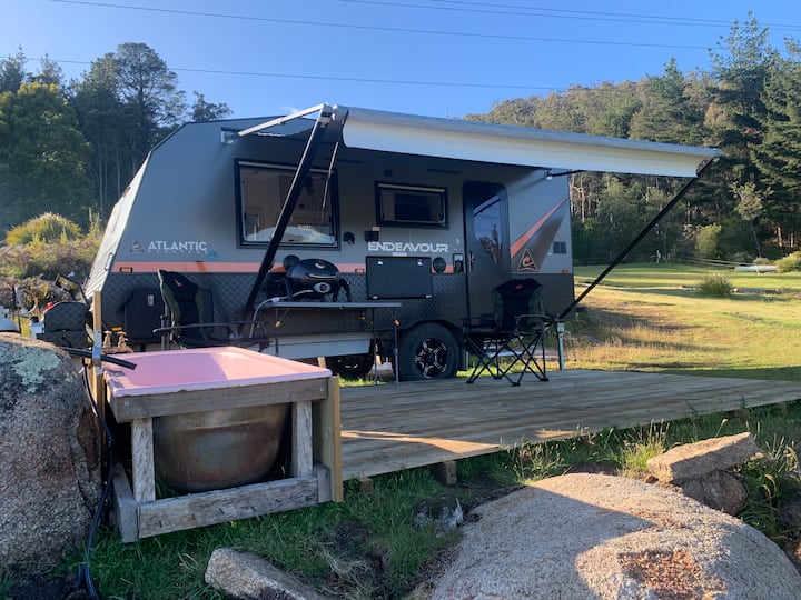 Derby Off Grid Modern Caravan.
With Outdoor Bath. - Dorset Council