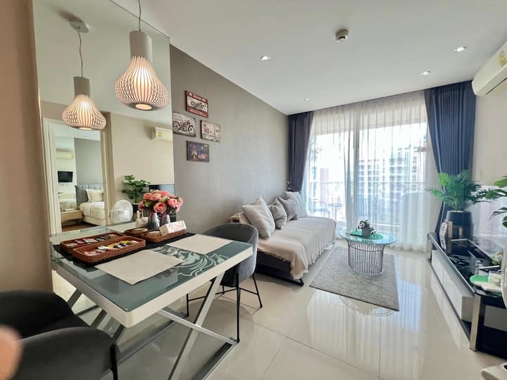 Apartment With Pool View And Balcony - Thailand