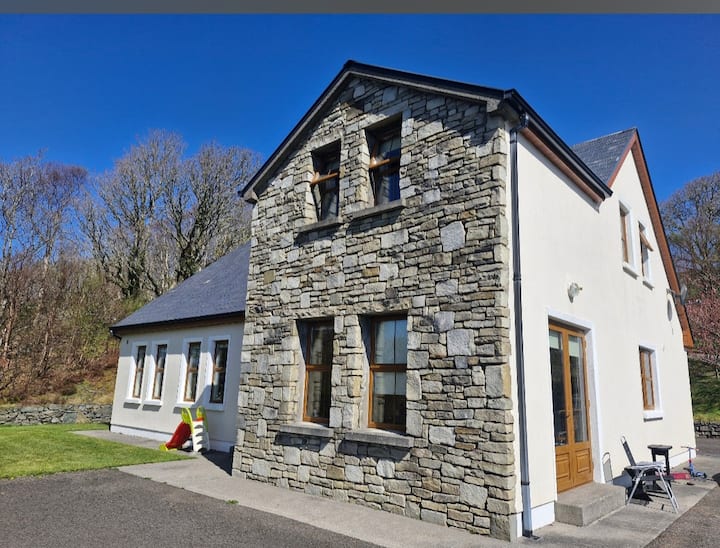 Large Home Nestled Between Westport And Leenane - Westport, Ireland
