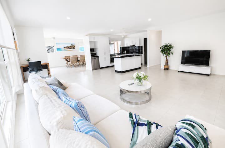 3br Family Home With Pool | Near Theme Parks - Gold Coast