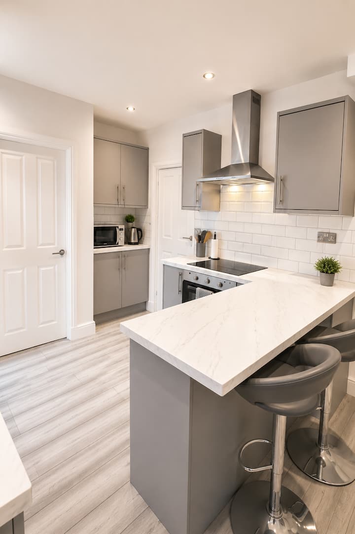 4 Bed 2 Bath House In Medway - Chatham