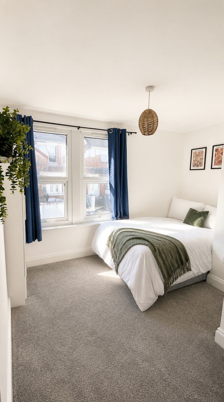 4 Bed 2 Bath House In Medway - Chatham