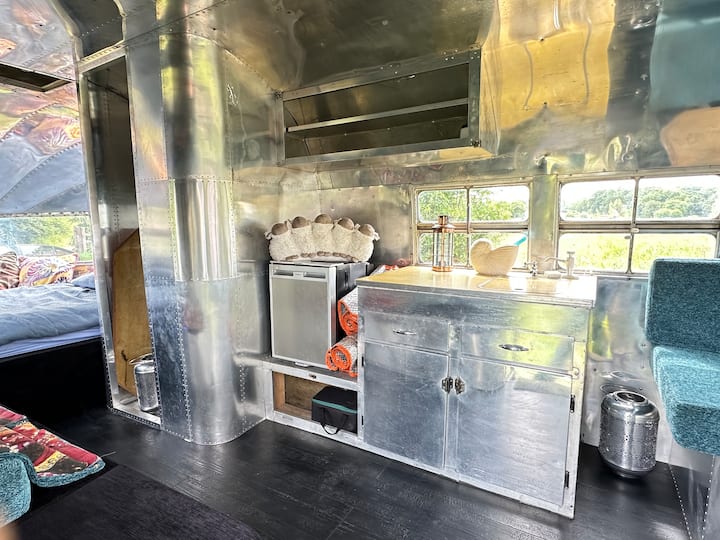 Off-grid 1950 Airstream With Optional Hot Tub - Honiton