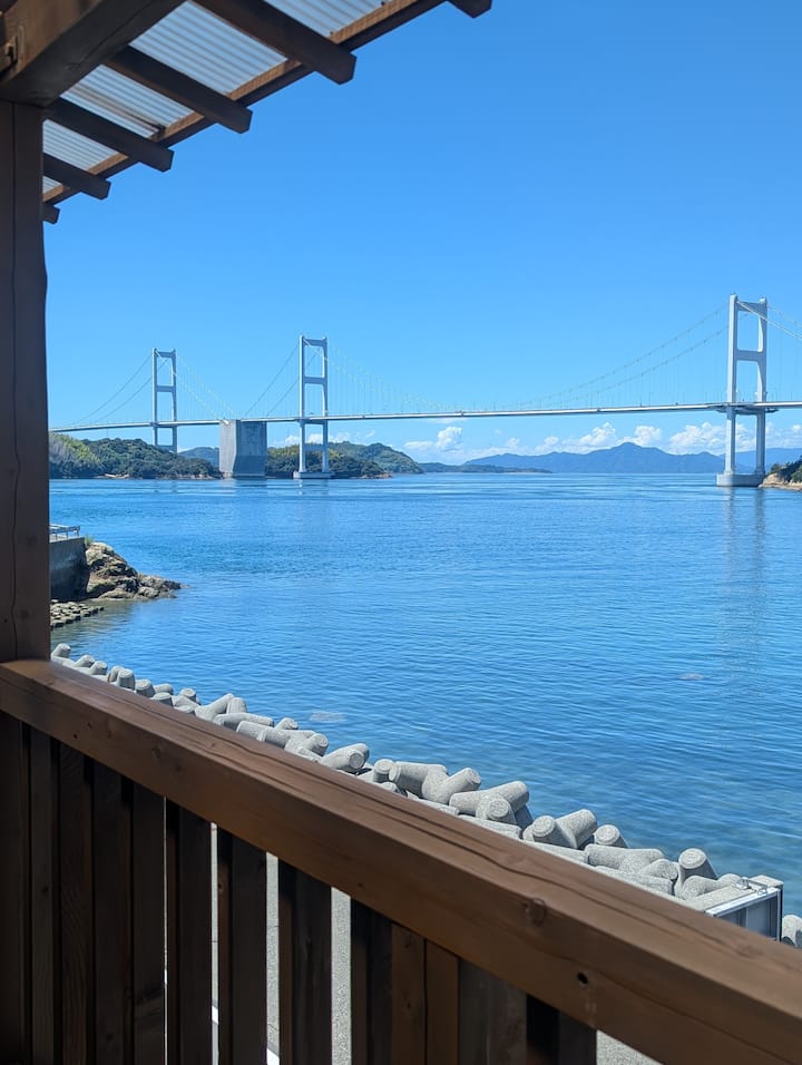 海と橋を望む絶景の前で家族や仲間と楽しむ一棟貸Shizuka〈サウナ別料金〉しまなみ海道の旅の拠点に - 今治市