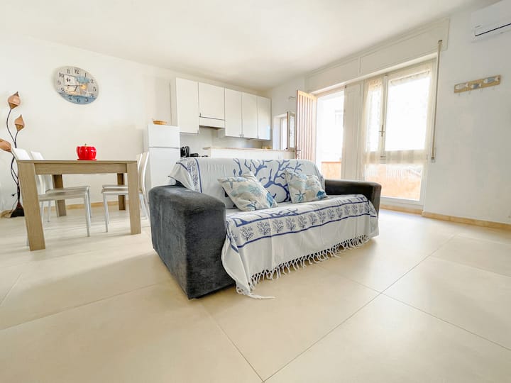 Riservato Bilocale Ristrutturato In Corte Interna - La Maddalena