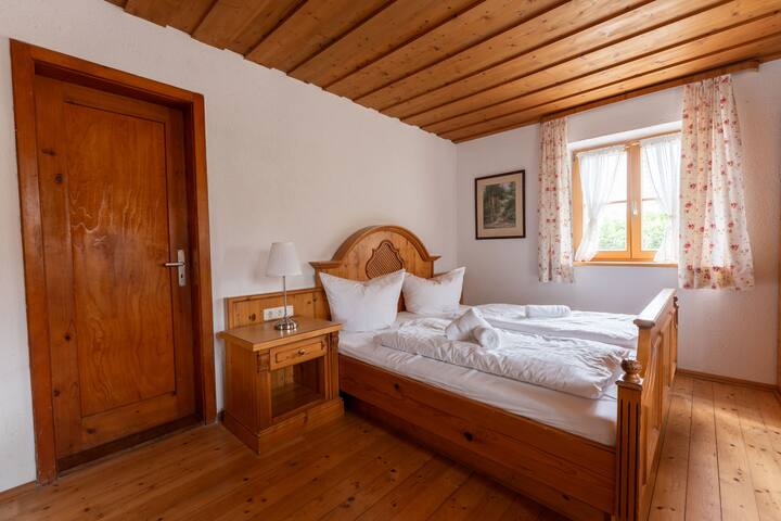 Zwei Doppelzimmer Mit Durchgangstüre Geteiltes Bad - Chiemsee