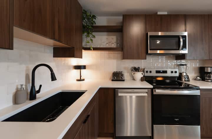 Nordic Suite | Bright, Pet-friendly, Private Yard - Lethbridge