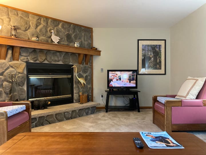 Youyo Beach Lakefront Home In Cheboygan, Michigan - Cheboygan, MI