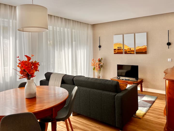 Encantador Apartamento Moderno, Espaçoso, Para 6 - Odivelas