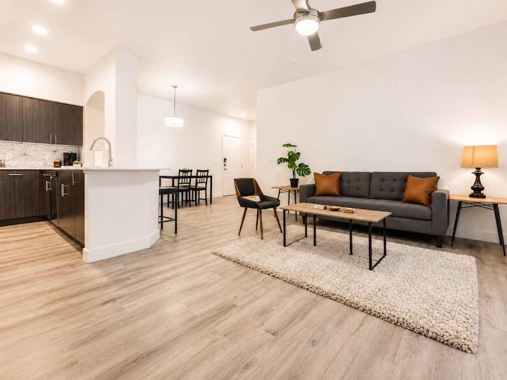 2br Free Parking | Pool + Hot Tub By Cozysuites #1 - 글렌데일