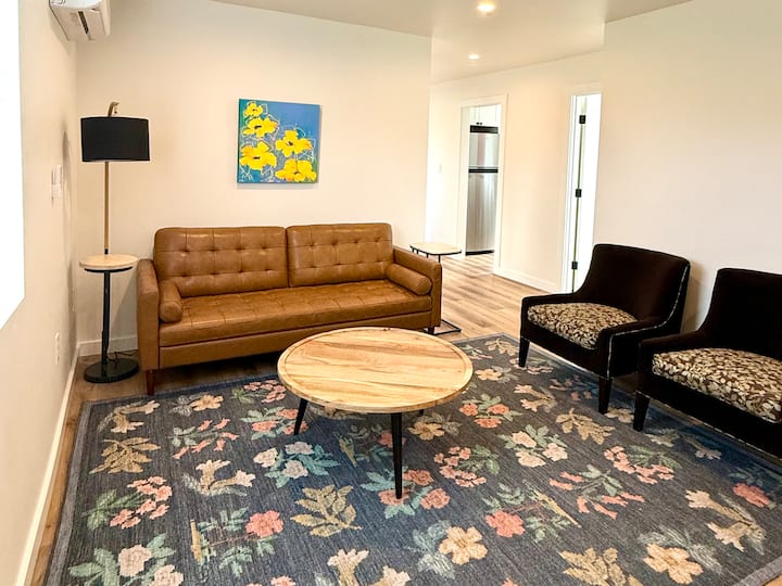 Remodeled Central Location Apt. - Tacoma, WA