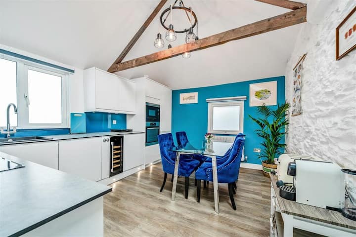 Harbour View Balcony Cottage | East Looe
Sleeps 4 - Looe