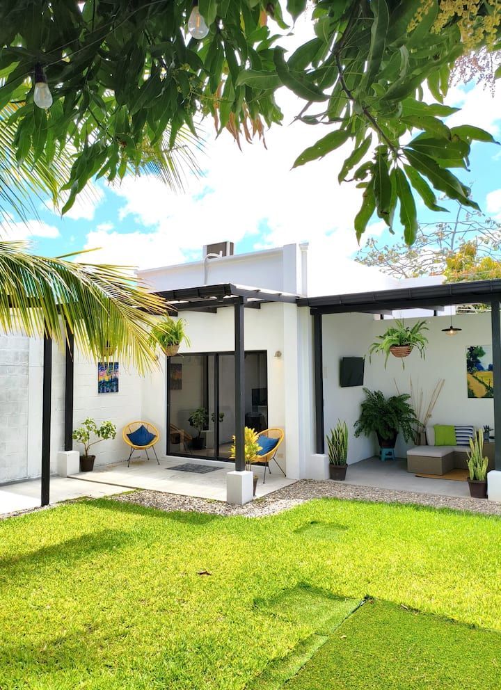 Casa Verde | Jardín Privado, Parqueo, A/c, Wifi - Departamento de Lempira