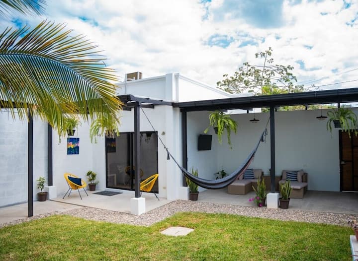 Casa Verde | Jardín Privado, Parqueo, A/c, Wifi - Honduras