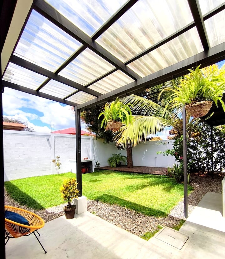 Casa Verde | Jardín Privado, Parqueo, A/c, Wifi - Honduras
