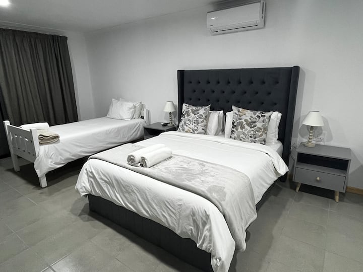 Self Catering Unit - Sleep 3 - Cradock