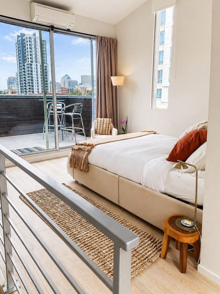Petco Park Steps • Stylish Private Loft Retreat - Coronado, CA