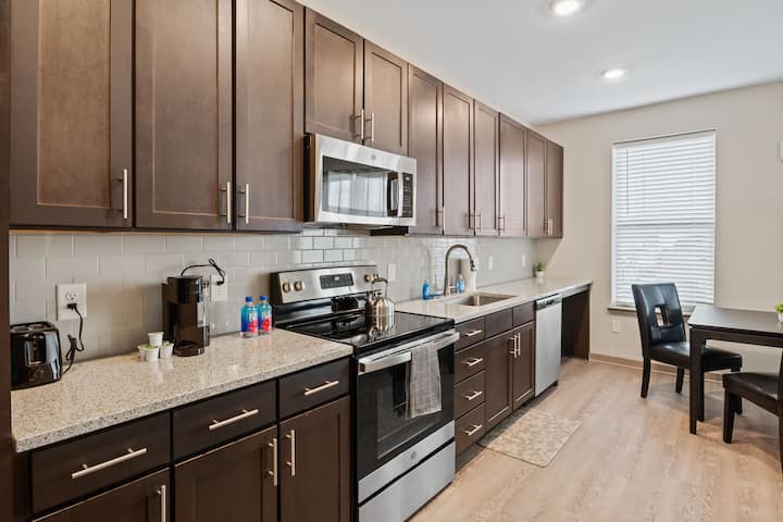 Modern Stay In Alcoa! Across Airport, Near Ut, Gym - Maryville, TN