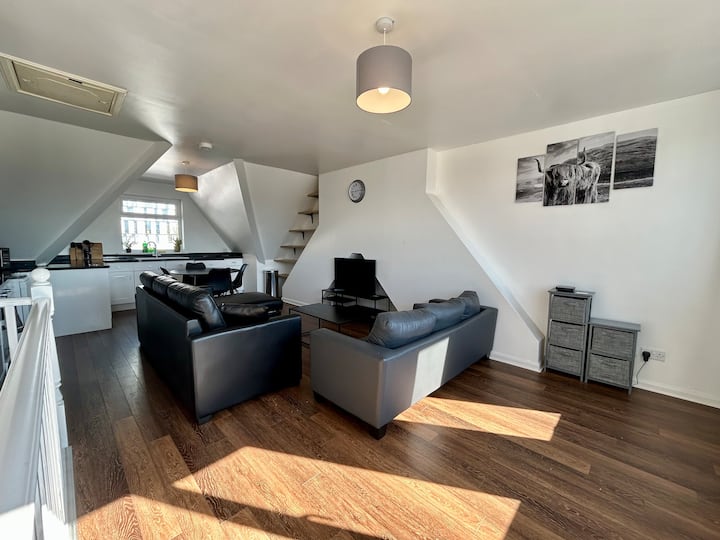Two Bedroom Duplex Apartment In Central Croydon - Croydon, UK