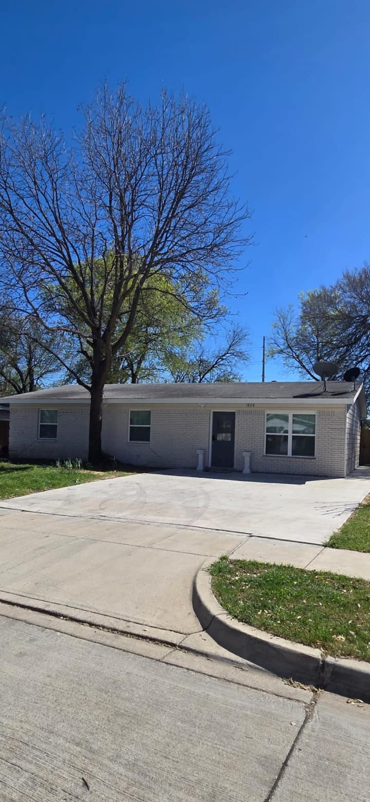 Modern Home In Arlington - Arlington, TX