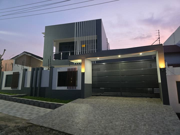 Family-friendly 4 Bedroom Villa - Ghana