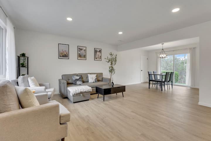 Cozy Ranch Home In Columbus With Garage Parking - Columbus, OH