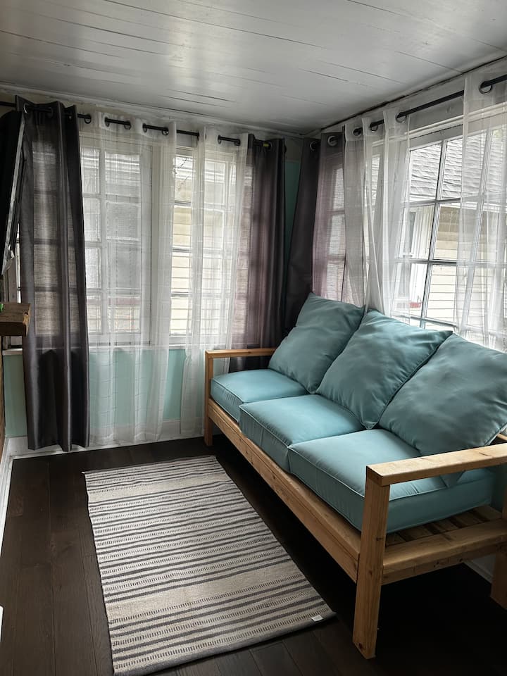 2 Bed. Close To Downtown, Universities + Hospitals - Irondequoit Bay, NY