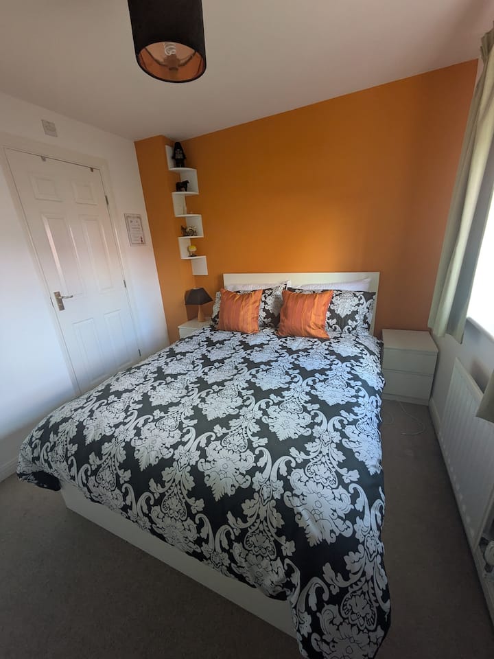 Bright Modern Room In House - Tewkesbury