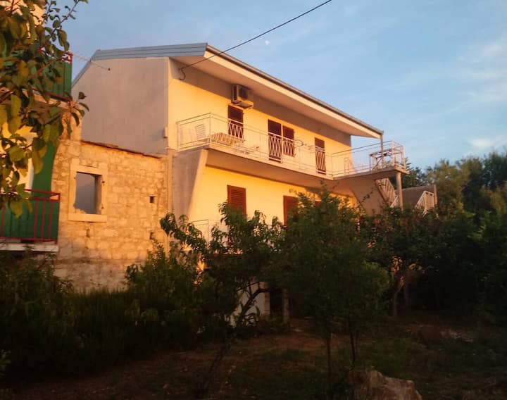 Charmante Und Ruhige Wohnung Mit Aussicht & Balkon - Drvenik