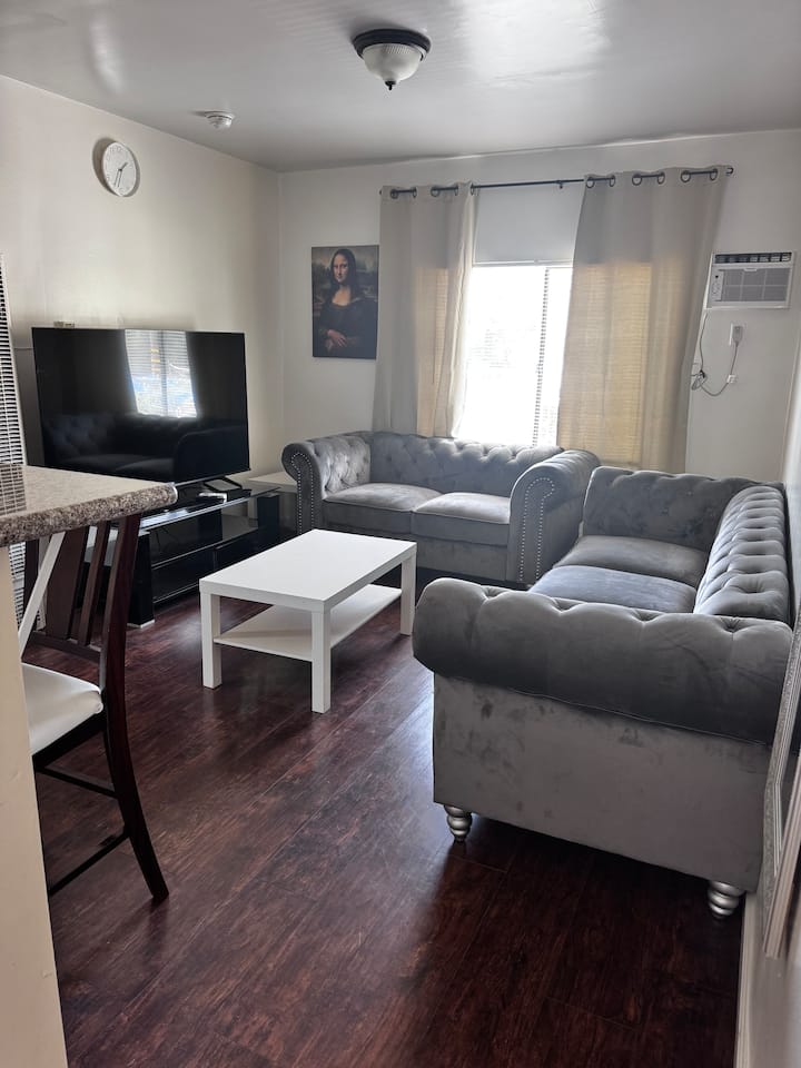 Welcoming 2 Bedrm Apartment Close To Dtla #1337 - Vernon, CA