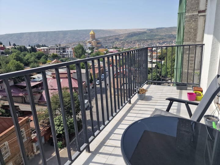 Cozy And Comfortable Apartment Near The Sameba - Tiflis