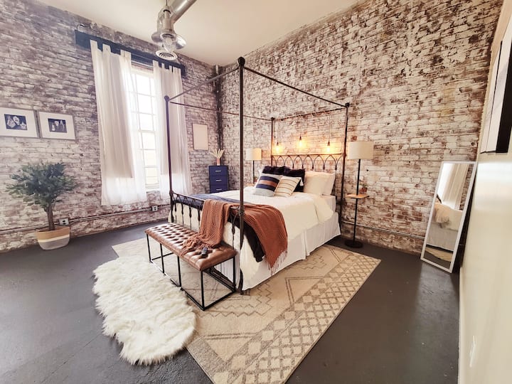 The Brick Nook/ Downtown Loft - Lynchburg