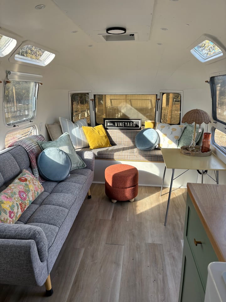 Vintage Vineyard Escape In Summerland, Bc - サマーランド