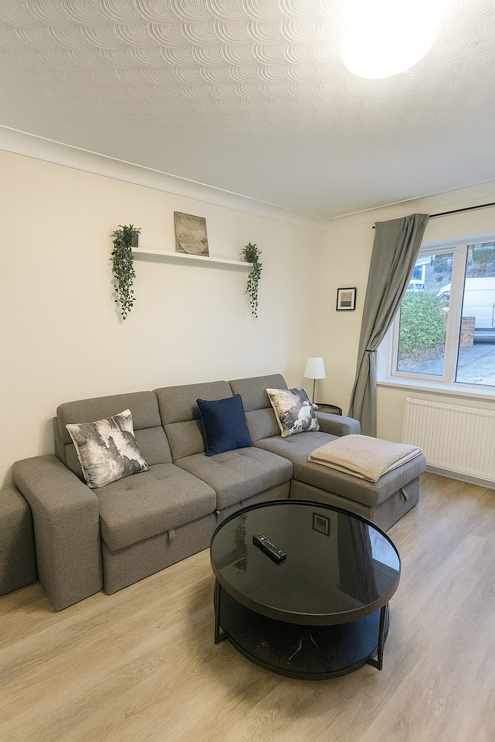 Renovated 2-bed Apartment With Easy Access - Manchester