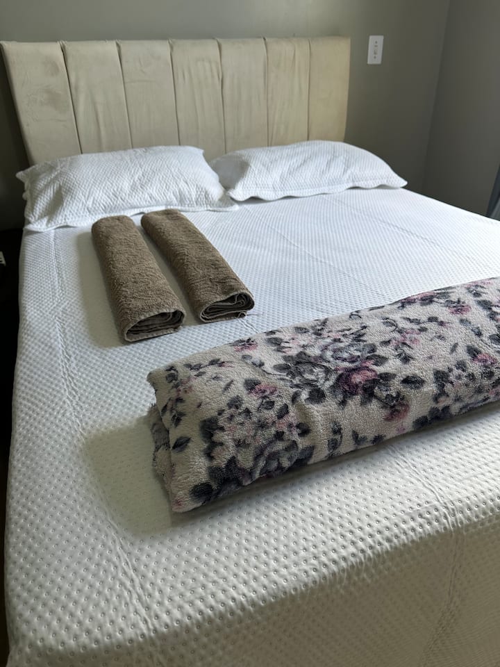 2 Suítes. Para Até 8 Pessoas. Ar Condicionado - Paranaguá