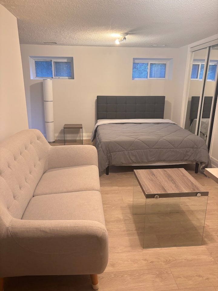 Studio Flat - Markham